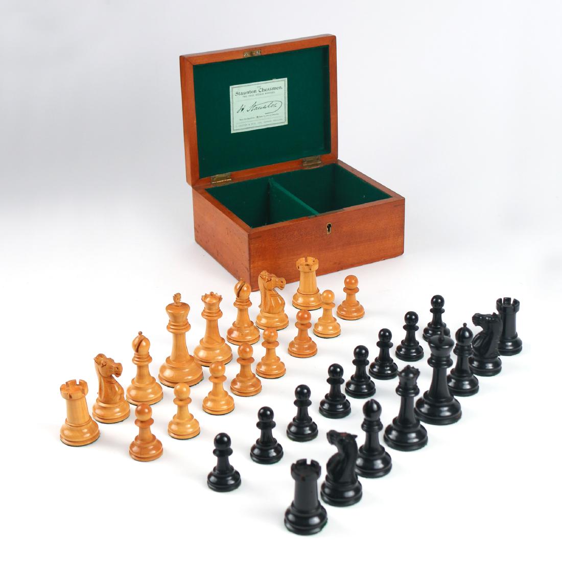 BOXED STAUNTON CHESS SET
