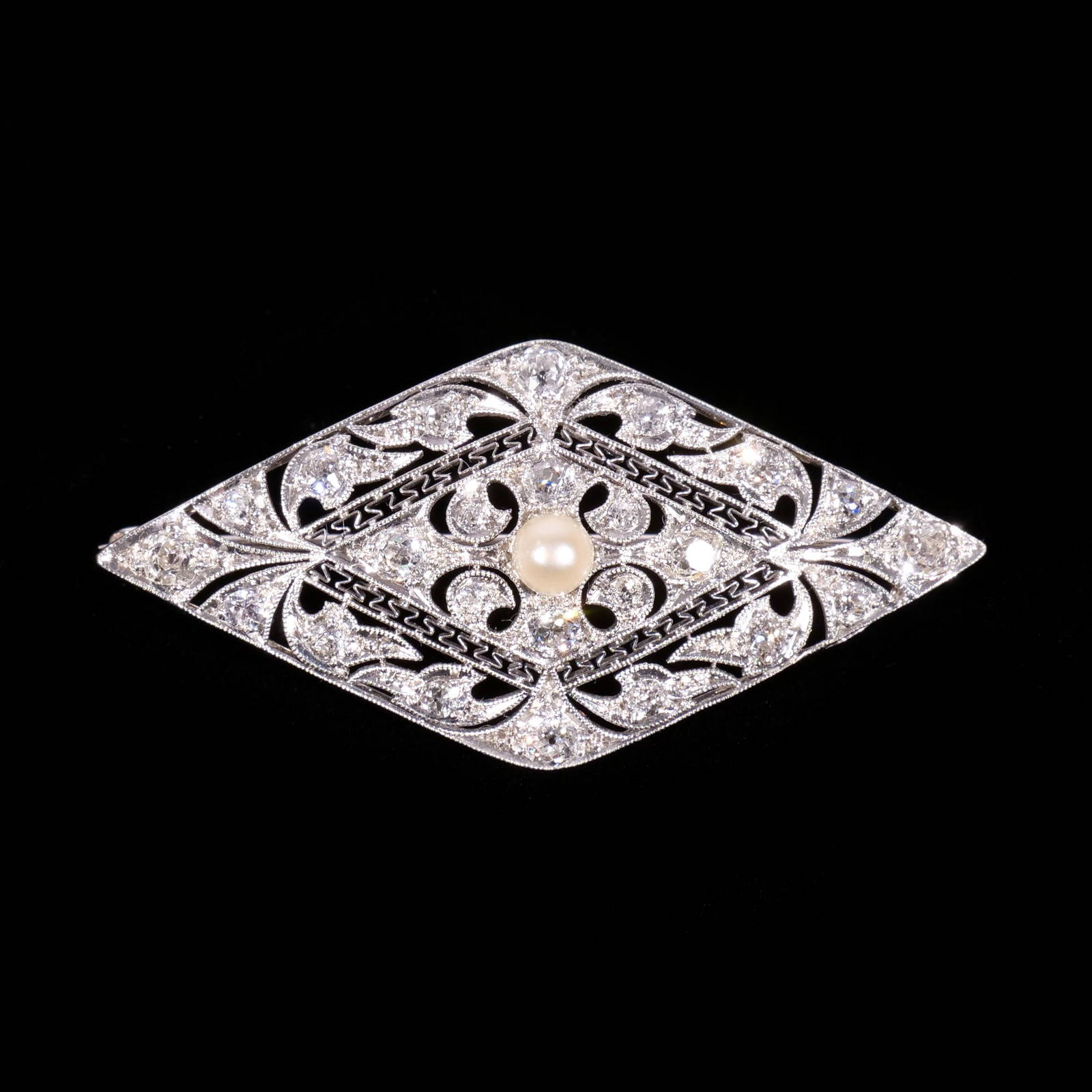 18k White Gold Filigree Diamond Shape Pin Auction