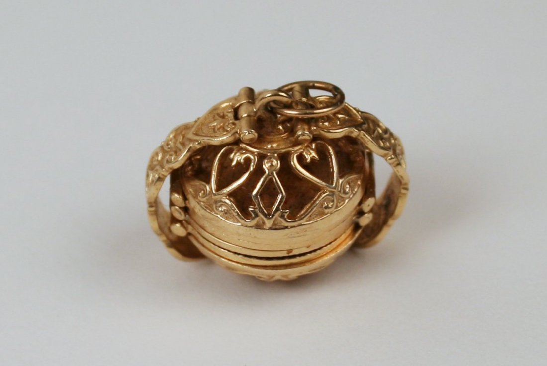 600Y) 14K YELLOW GOLD BALL SHAPED LOCKET, EXPANDABLE,