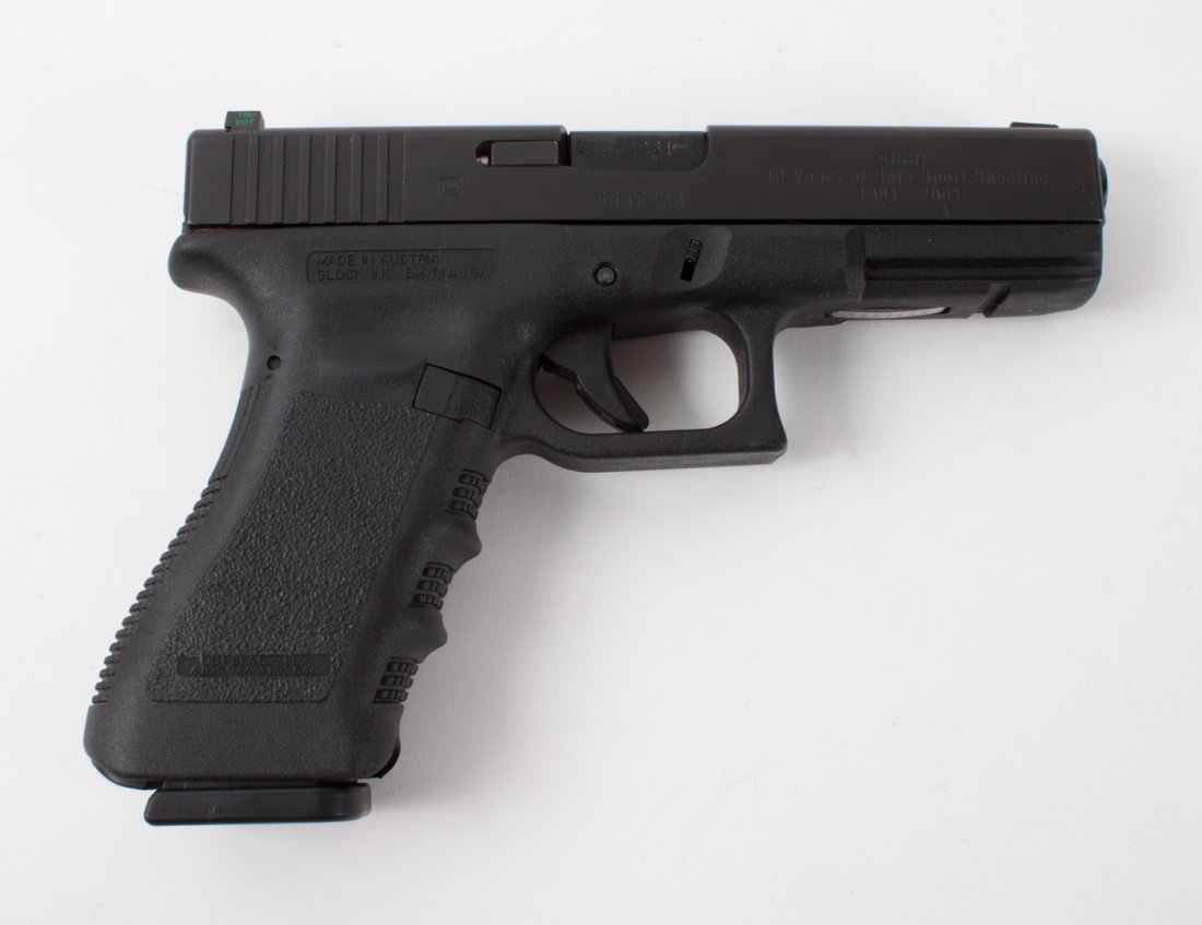 Glock 17 G55F Commemorative Semi-Automatic Pistol - Apr 11, 2015 | Alex ...