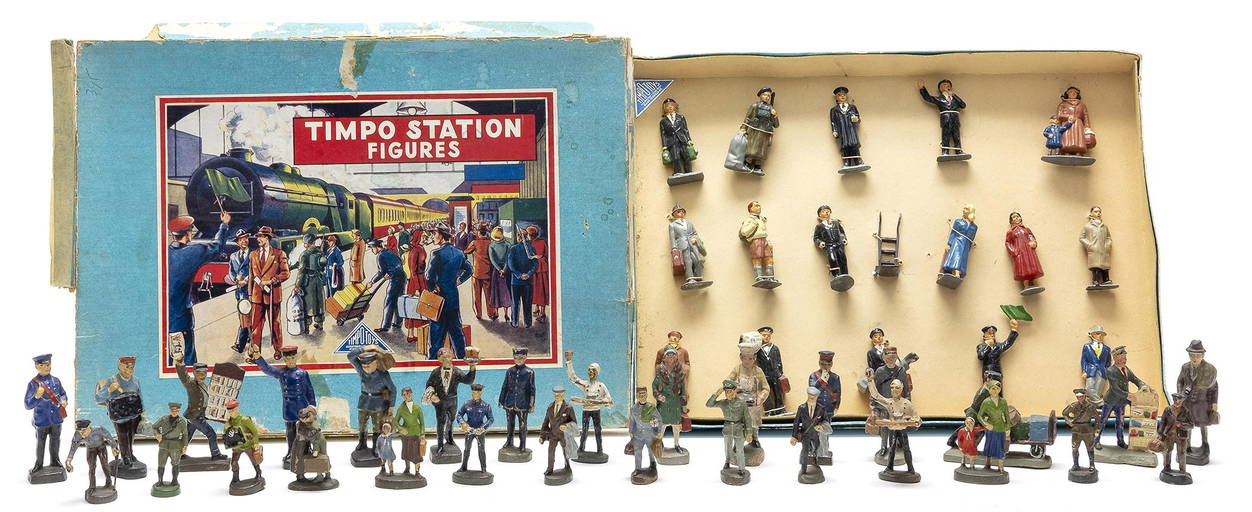 30 Composition Train Related Figures / Boxed Timpo