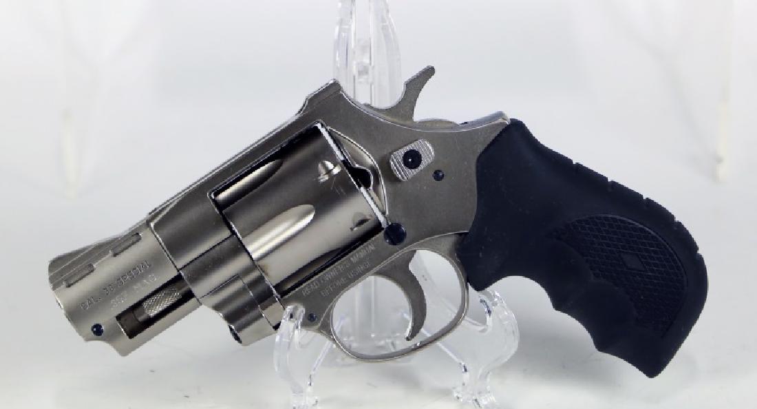 WINDICATOR 357 MAGNUM .38 SPECIAL REVOLVER