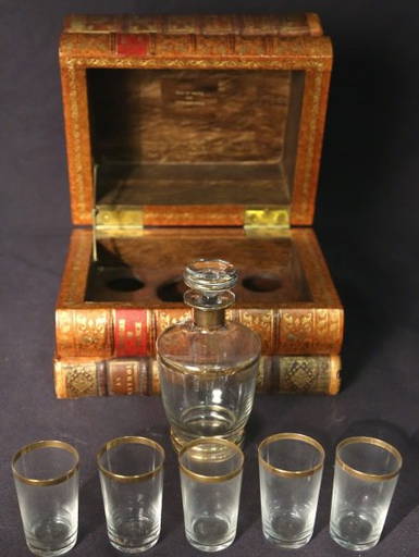 Faux Leather Book Motif Tantalis