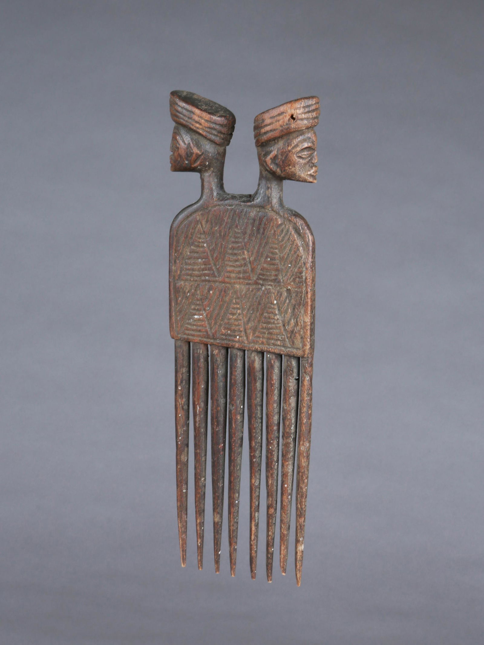A Chokwe Comb - Jul 02, 2020 | HAMMER AUKTIONEN AG in Switzerland