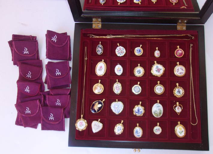 25 Pendants Of World's Greatest Porcelain Houses