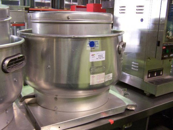 588: Greenheck Exhaust Roof Fan model cube -140-3-g