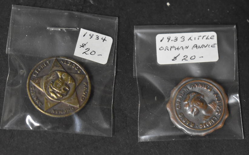 Antique Pinbacks Little Orphan Annie (2)