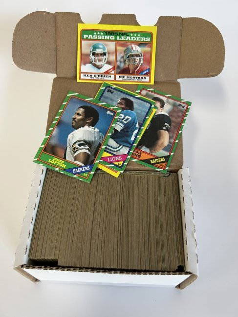 1986 Topps Football Cards (310) Auction