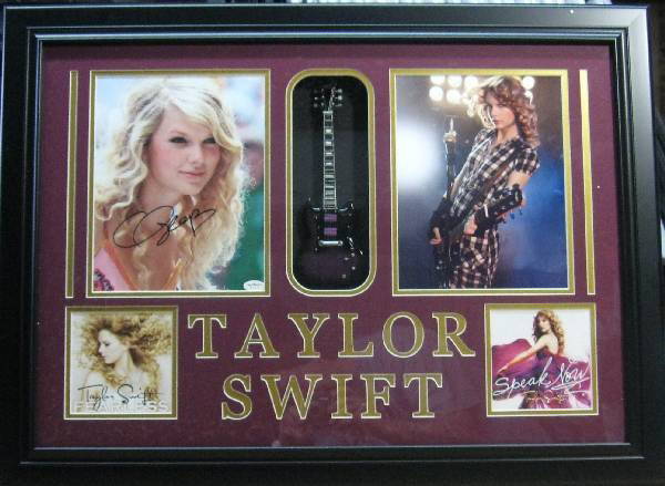 Taylor Swift Autograph Authentic Signature