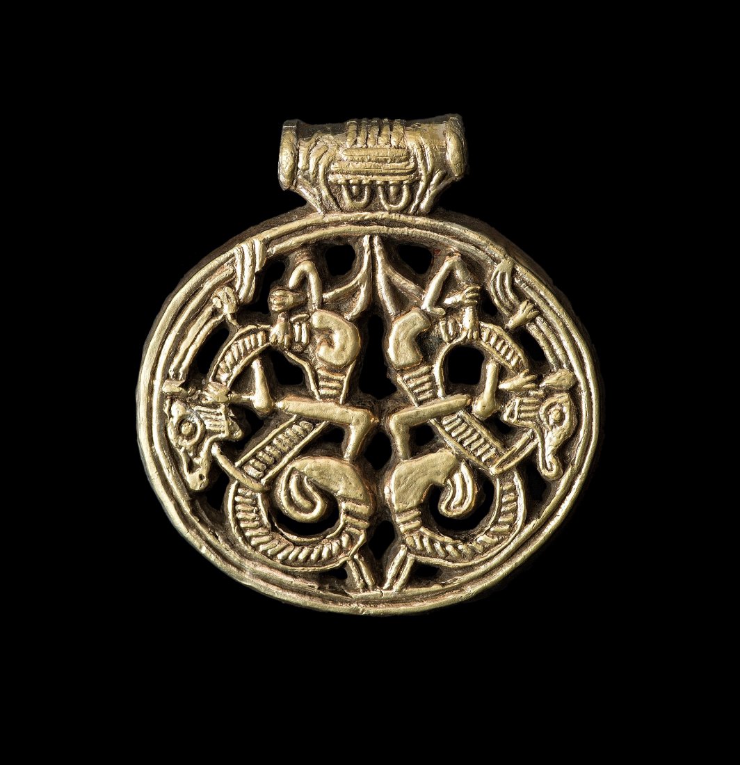 A GILT SILVER VIKING PENDANT, 9TH – 10TH CENTURY