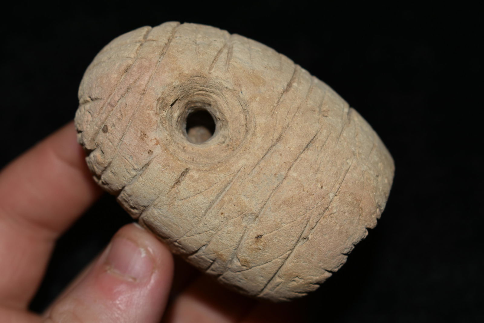 2 1/2" Extremely Rare Bee Hive Effigy Pipe Made Of