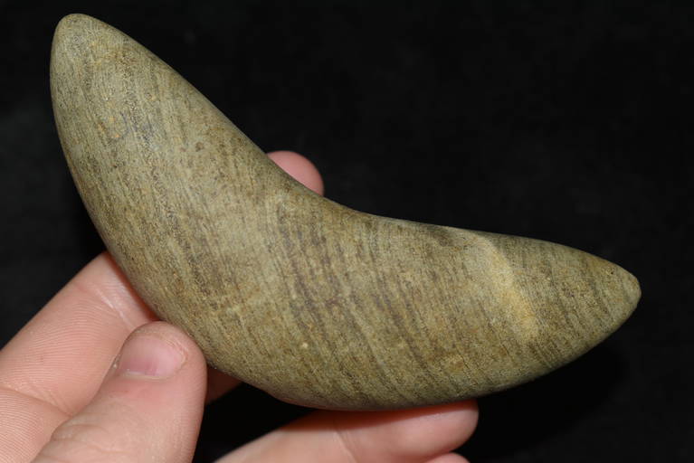 4 1/4" Pick Crescent Bannerstone, Hamilton Co., Indiana