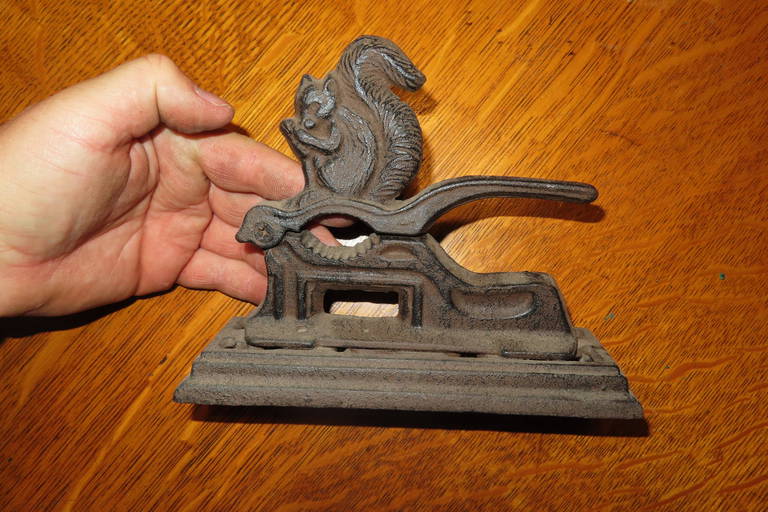 ANTIQUE CAST IRON NUT CRACKER WITH SQUIRREL (#0104) on Jun 26, 2022 ...