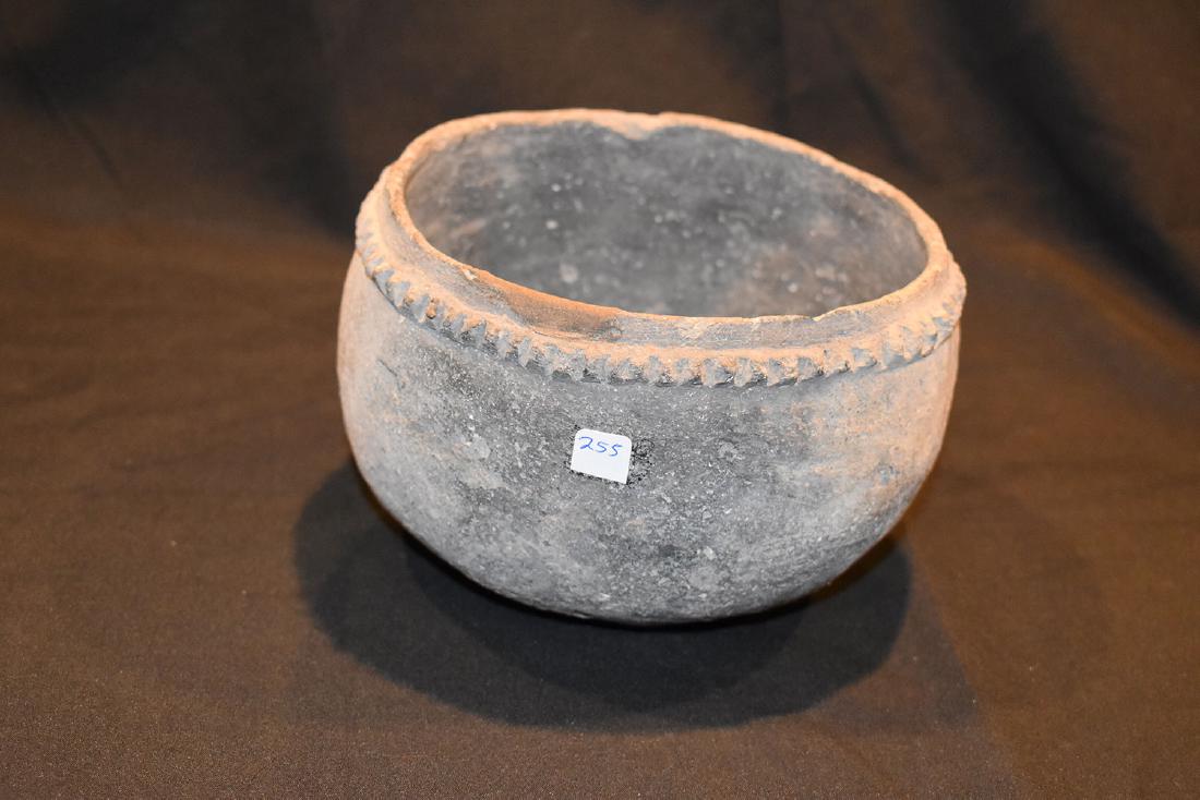 Designed rim pottery vessel / jar