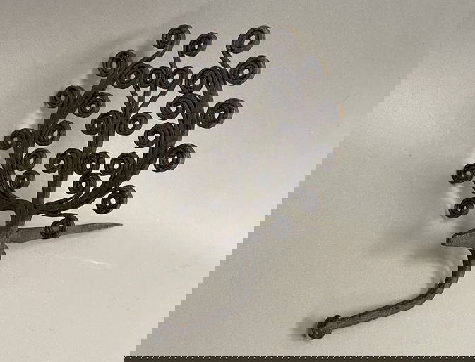 Fancy Forged Iron Sticking Tommy Wall Hook