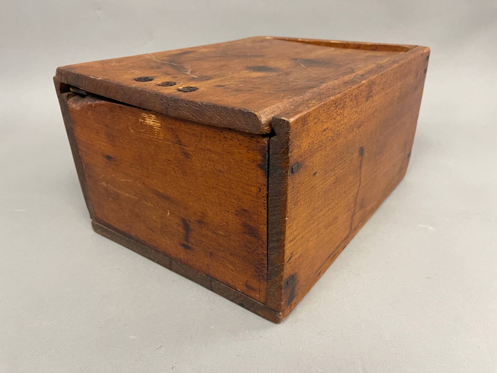 19th C Pine Sliding Lid Candlebox In Old Surface C. 1820 Auction