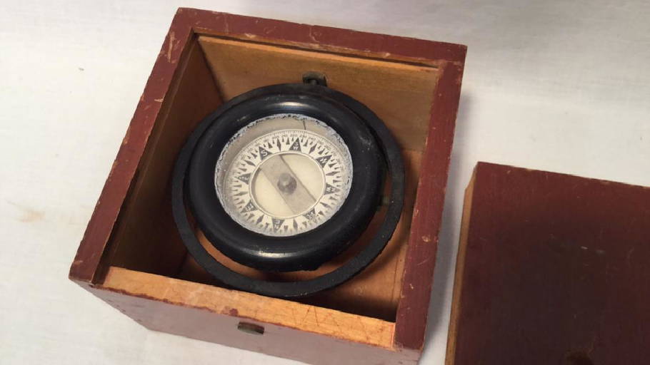 Vintage 1943 Ship's Compass In Wooden Case W/ Lid