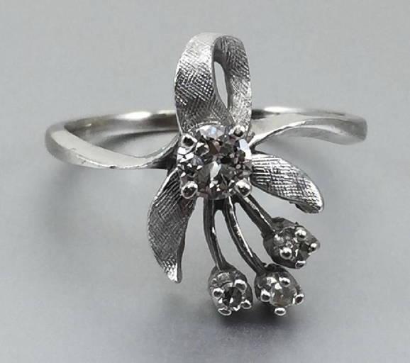 14 Karat White Gold Vintage "vanderbilt Jewel" Ring