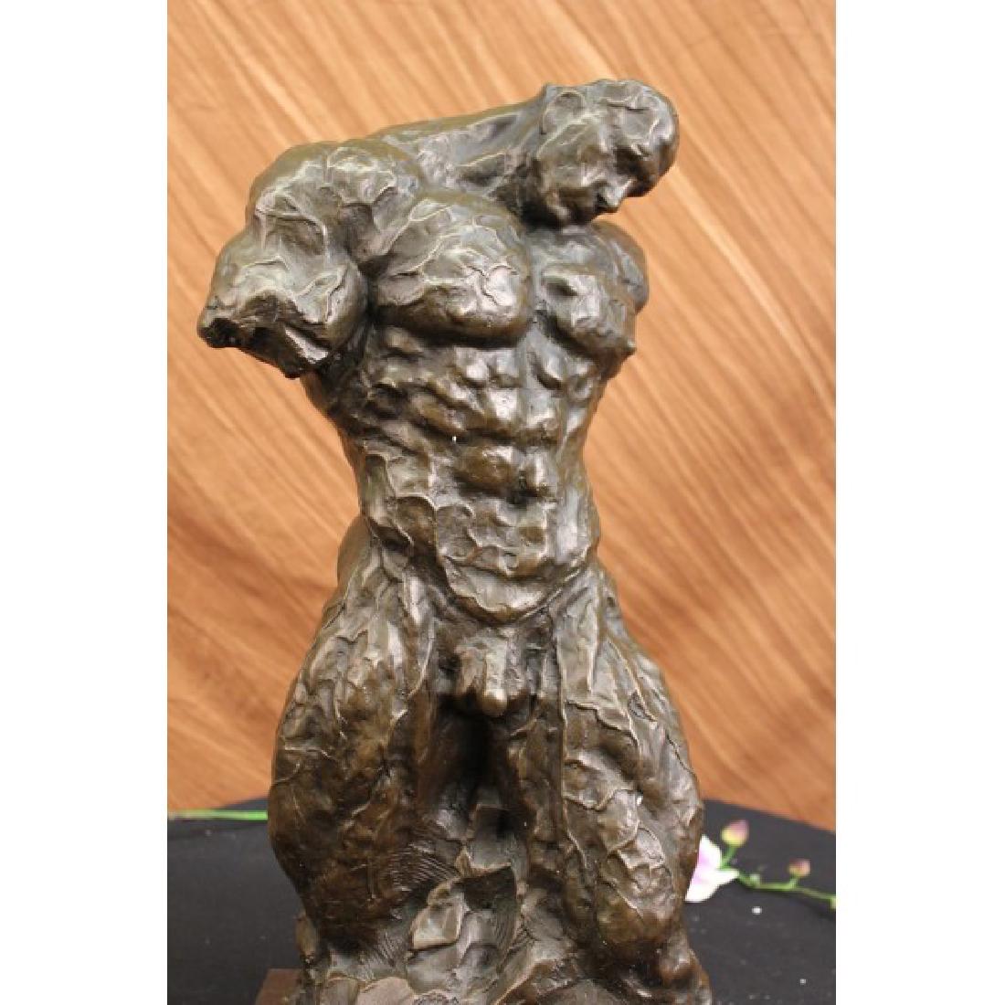 MODERN BRONZE SCULPTURE OF A BODY BUILDER FIGURE STATUE
