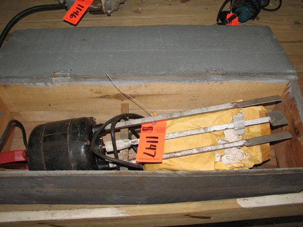 Red Devil Portable Electric Paint Mixer In Wooden