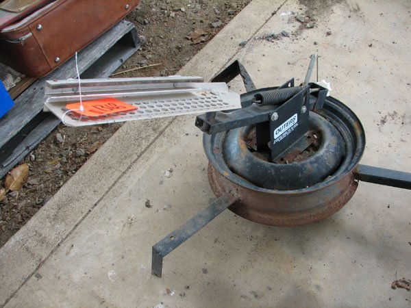 1368: OUTERS INDUSTRIES SKEET THROWER