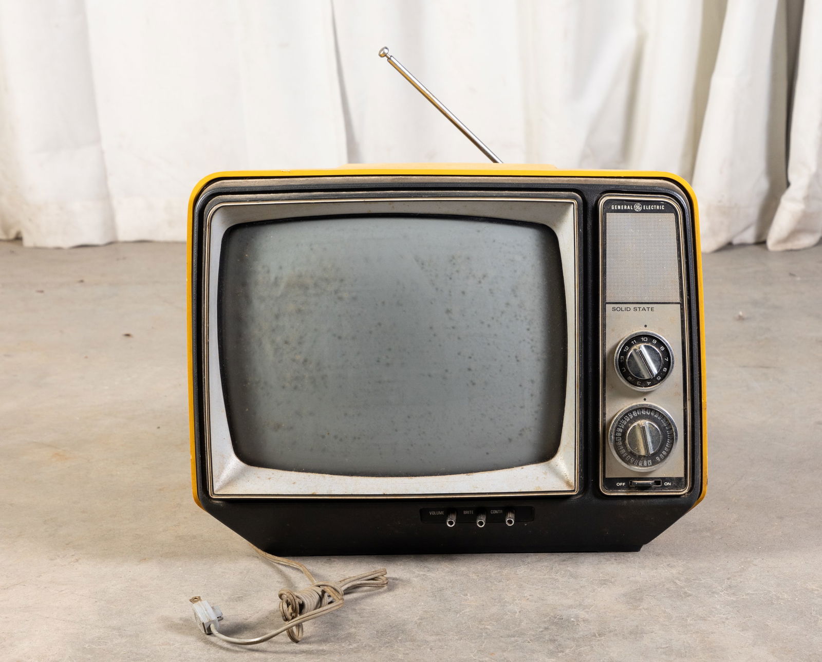 General Electric Ge Solid State Vintage Crt Television