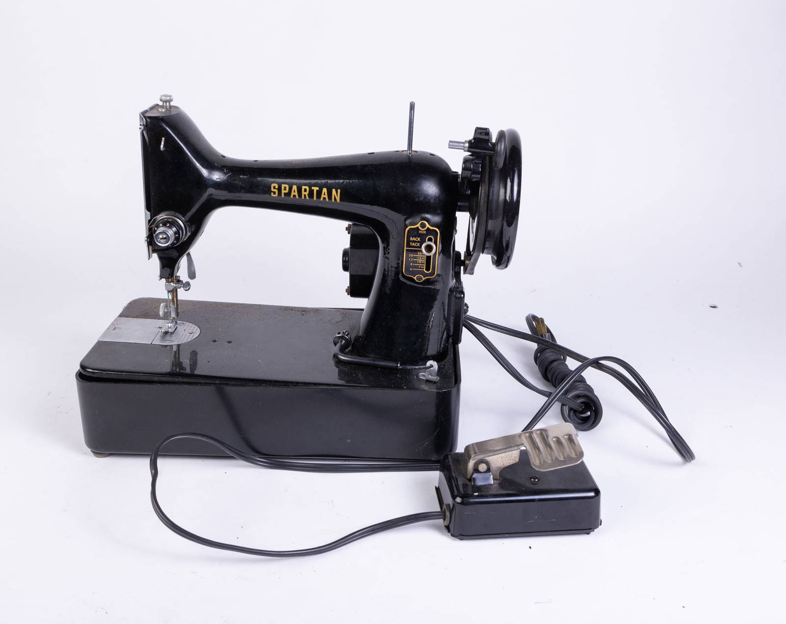 Vintage Singer Spartan 192k Rf J9-8 Sewing Machine Auction