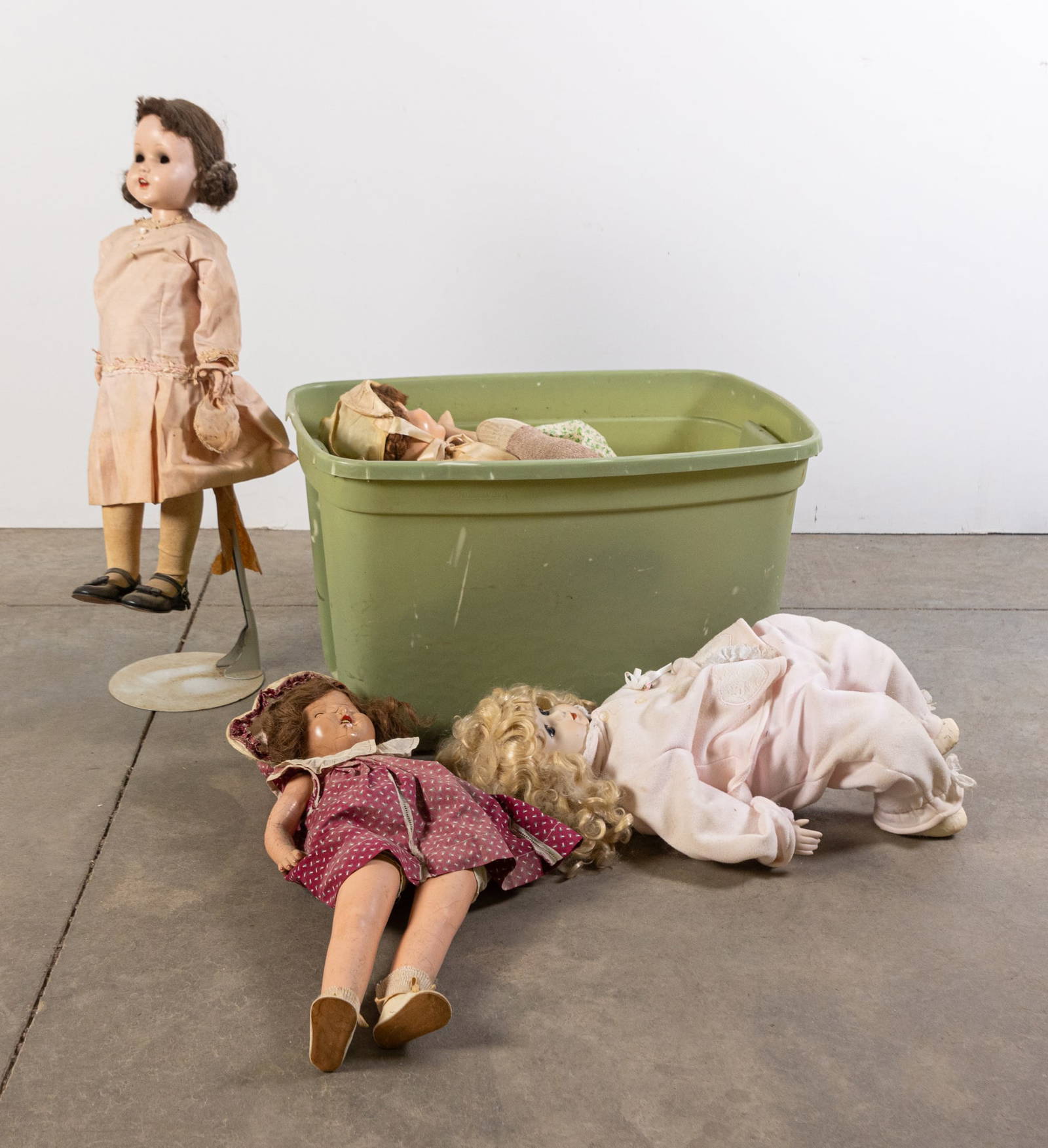 Lot Of Antique And Vintage Dolls Auction