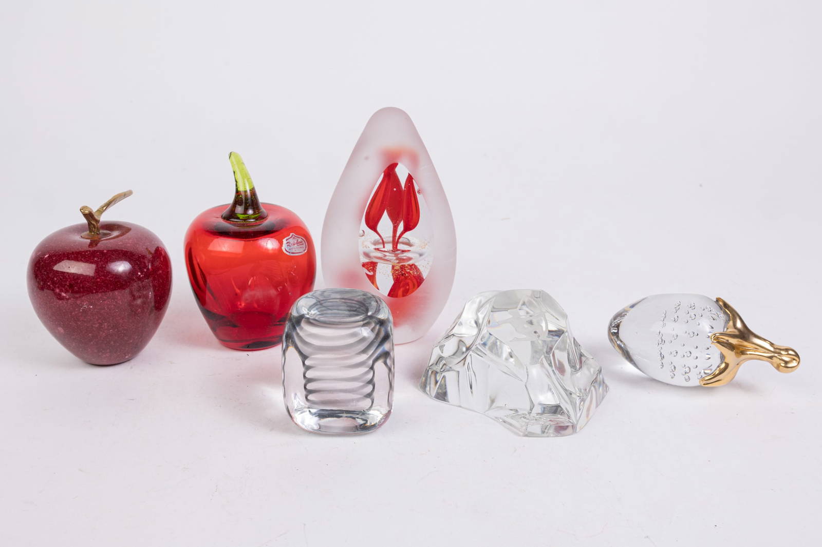 Art Glass And Paperweights Featuring Val St. Lambert Auction