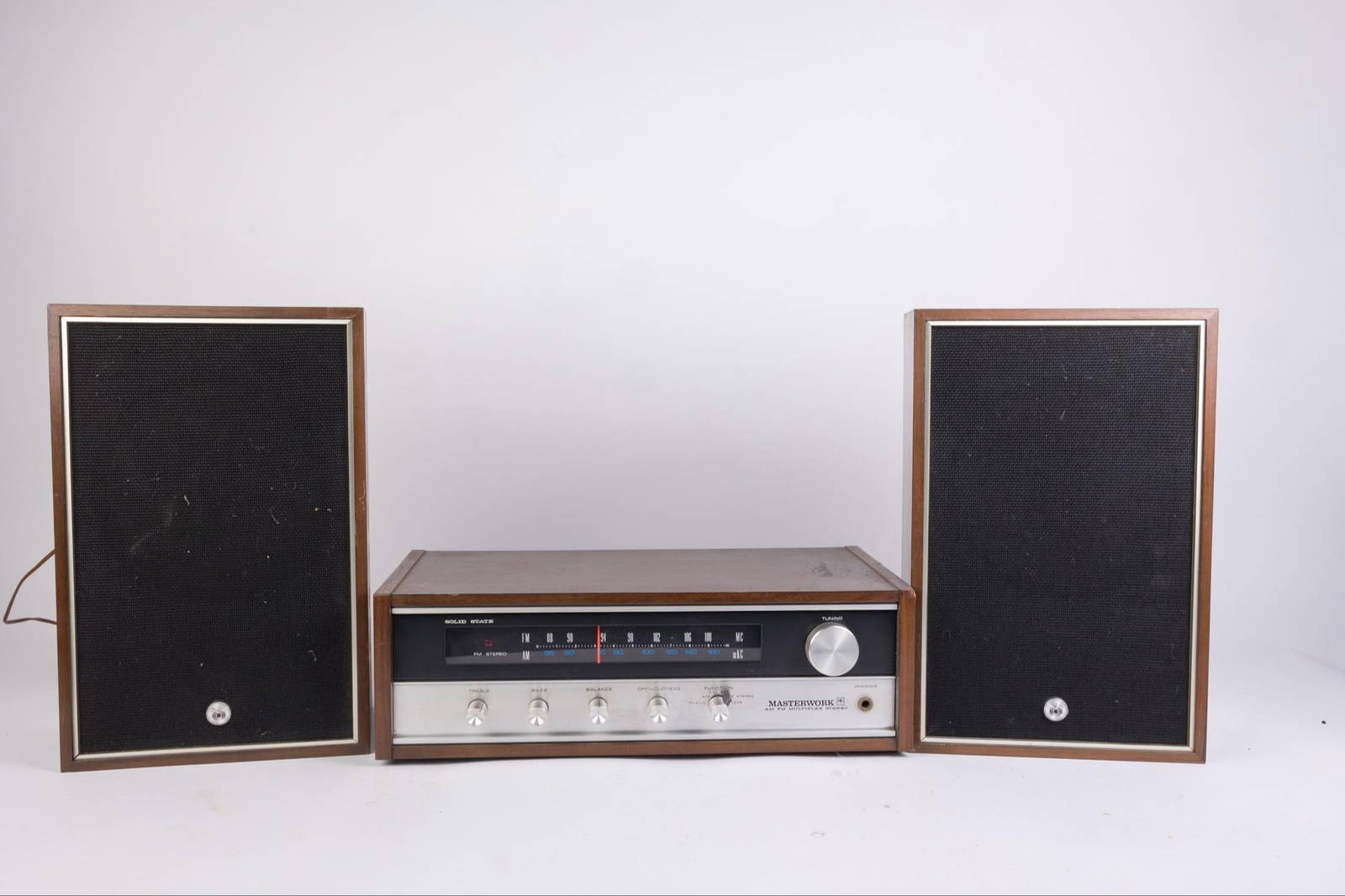 Masterwork Vintage Stereo With Speakers Auction