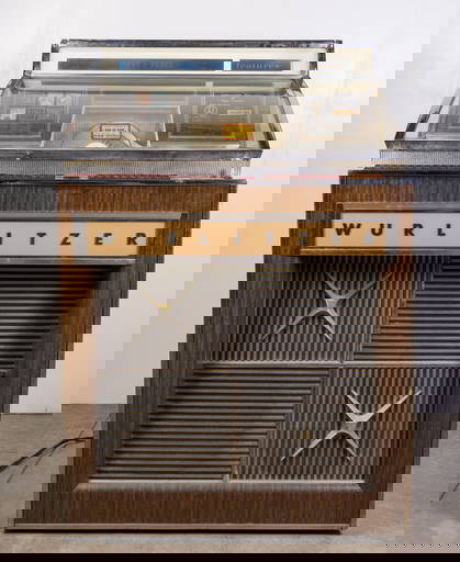 Wurlitzer Multi Selector Phonograph Jukebox Model 2900