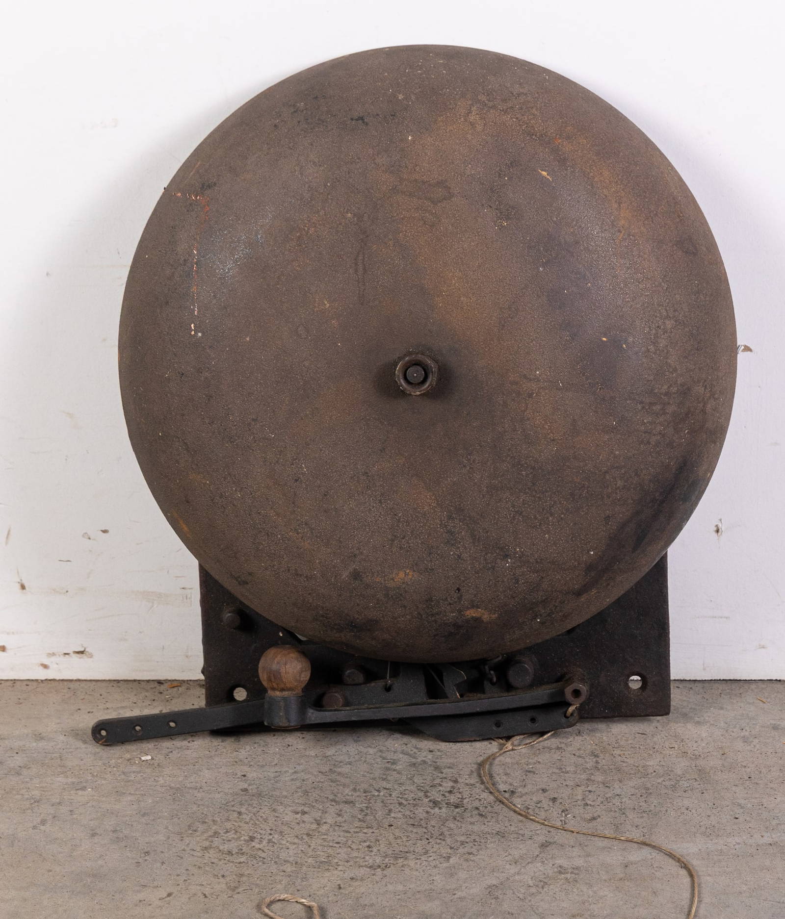 Antique Cast Iron Wall Mounted Boxing Bell Auction