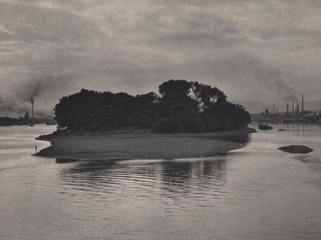 ALBERT RENGER-PATZSCH - Peter's Island