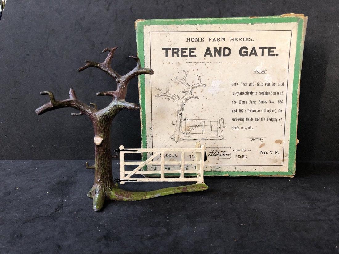 Britains Home Farm Set 7F: Tree And Gate. Pre War & Box