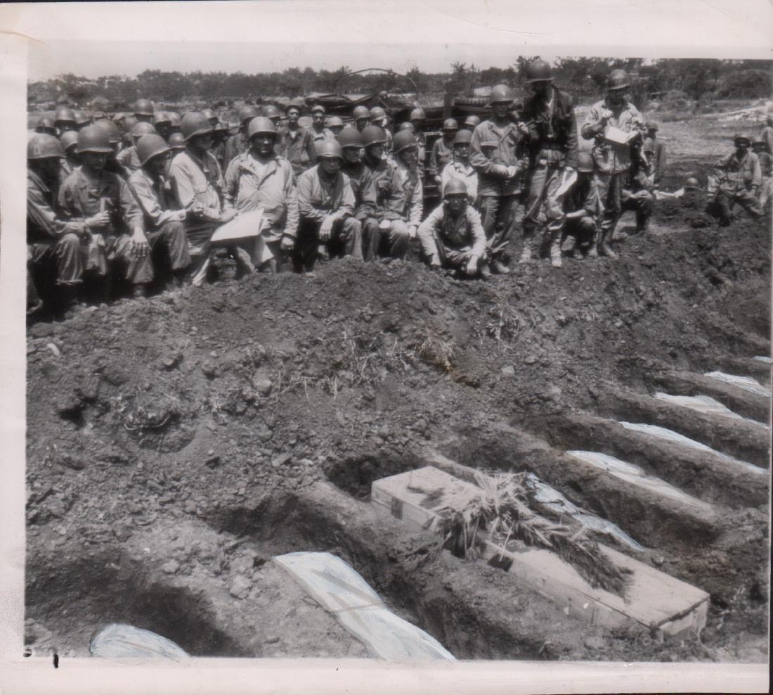 Burial of Ernie Pyle 1945 Press Photograph