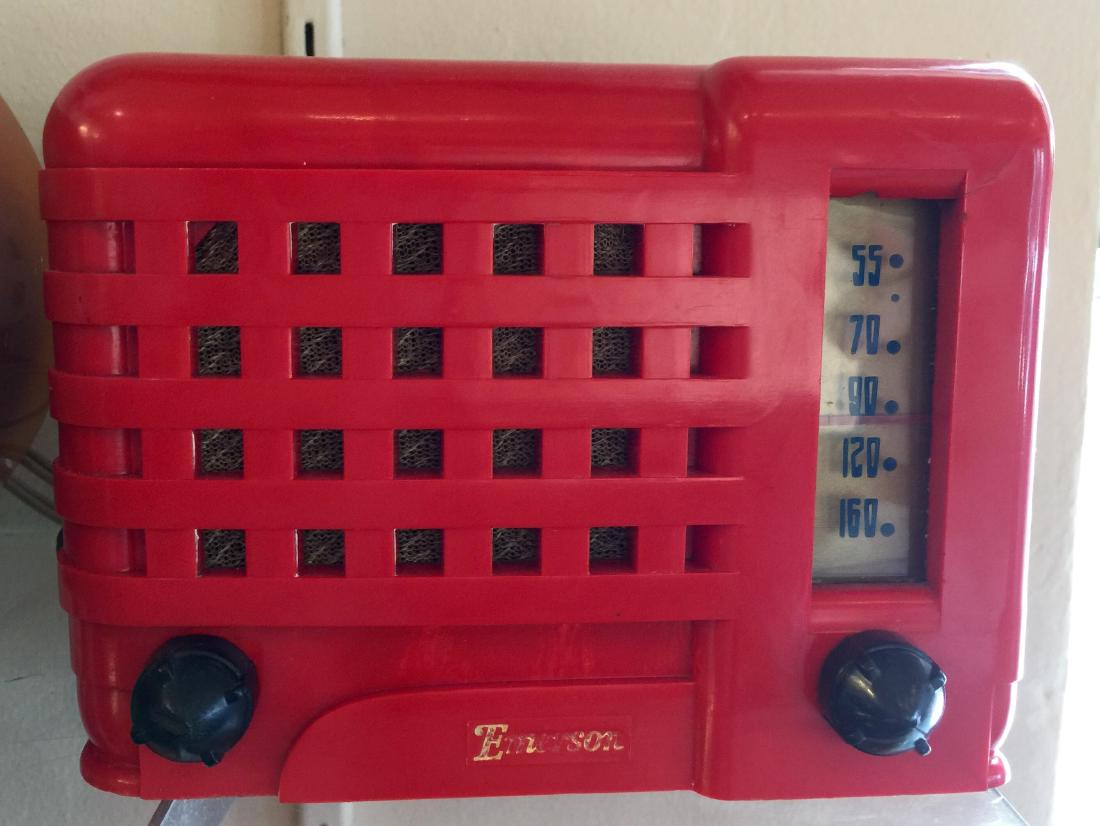 Emersonette Bakelite Radio in Painted red Bakelite