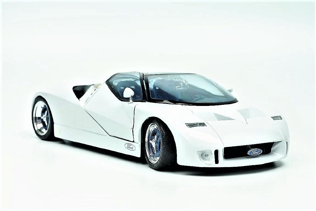 Maisto Ford GT90 1995 White 1/18