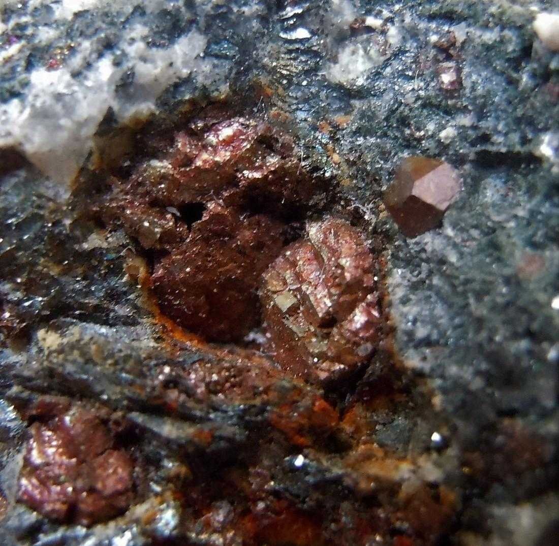 CHALCOPYRITE, CUPRITE & CALCITE