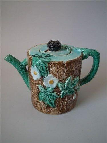 Holdcroft Majolica blackberry teapot - Oct 16, 2019 | Jasper52 in NY