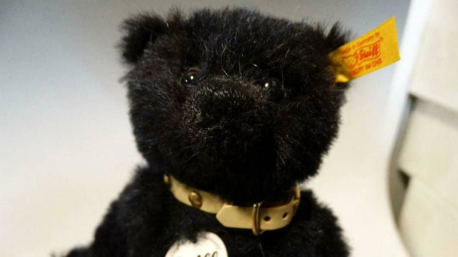 STEIFF BLUE/BLACK ALPACA 18CM 7INCHES BUTTON IN EAR - Oct 26, 2021 ...