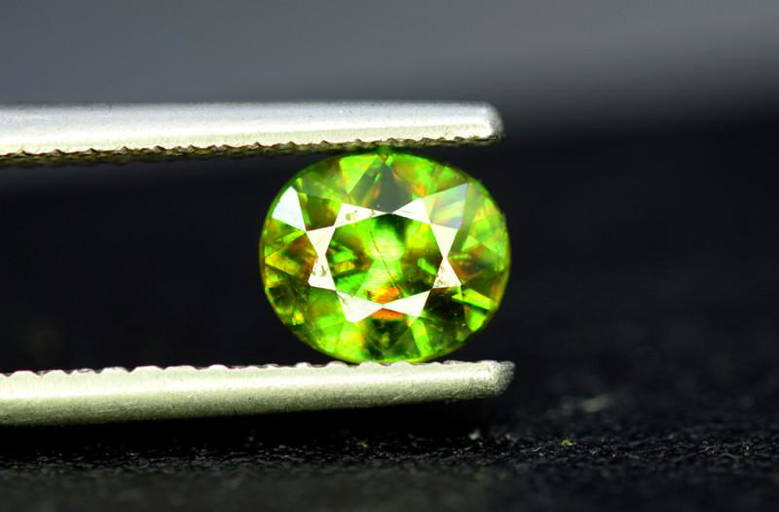 1.50 Ct Aaa Quality Full Fire Color Change Natural Sphene Titanite Gemston