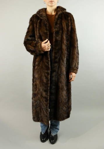 Bid in Exclusive European Fur Garments Auction on Jul 05, 2022 by ...