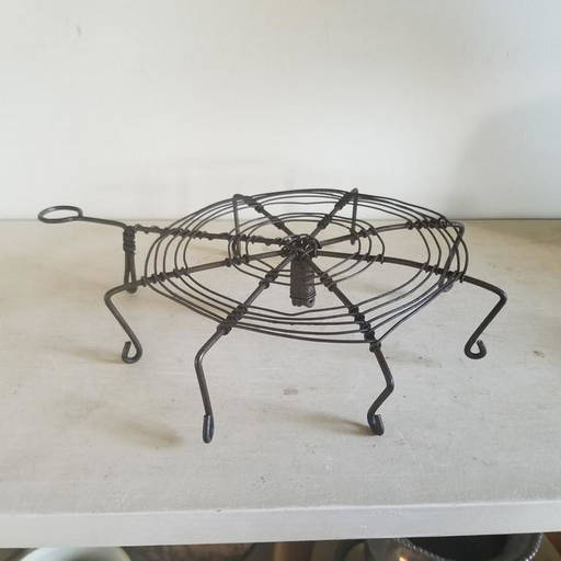 Wire "spider" trivet. - Nov 24, 2022 | Jasper52 in NY