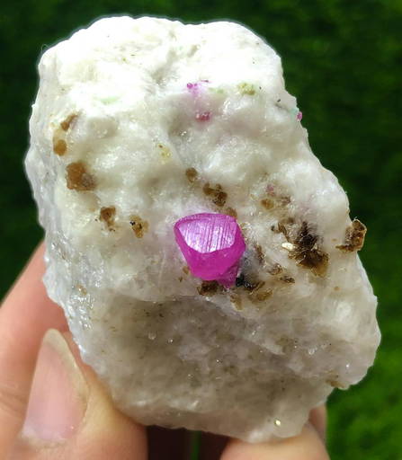 350 Carats Damage Free Deep Red Ruby Corundum Specimen (#0007) on Jan ...