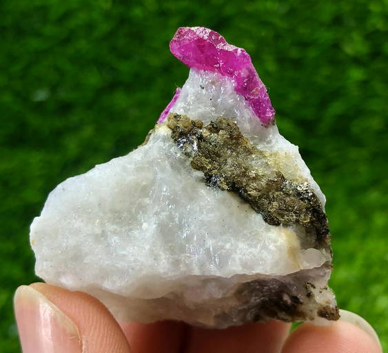 240 Carats Damage Free Deep Red Ruby Corundum Specimen (#0012) on Jan ...