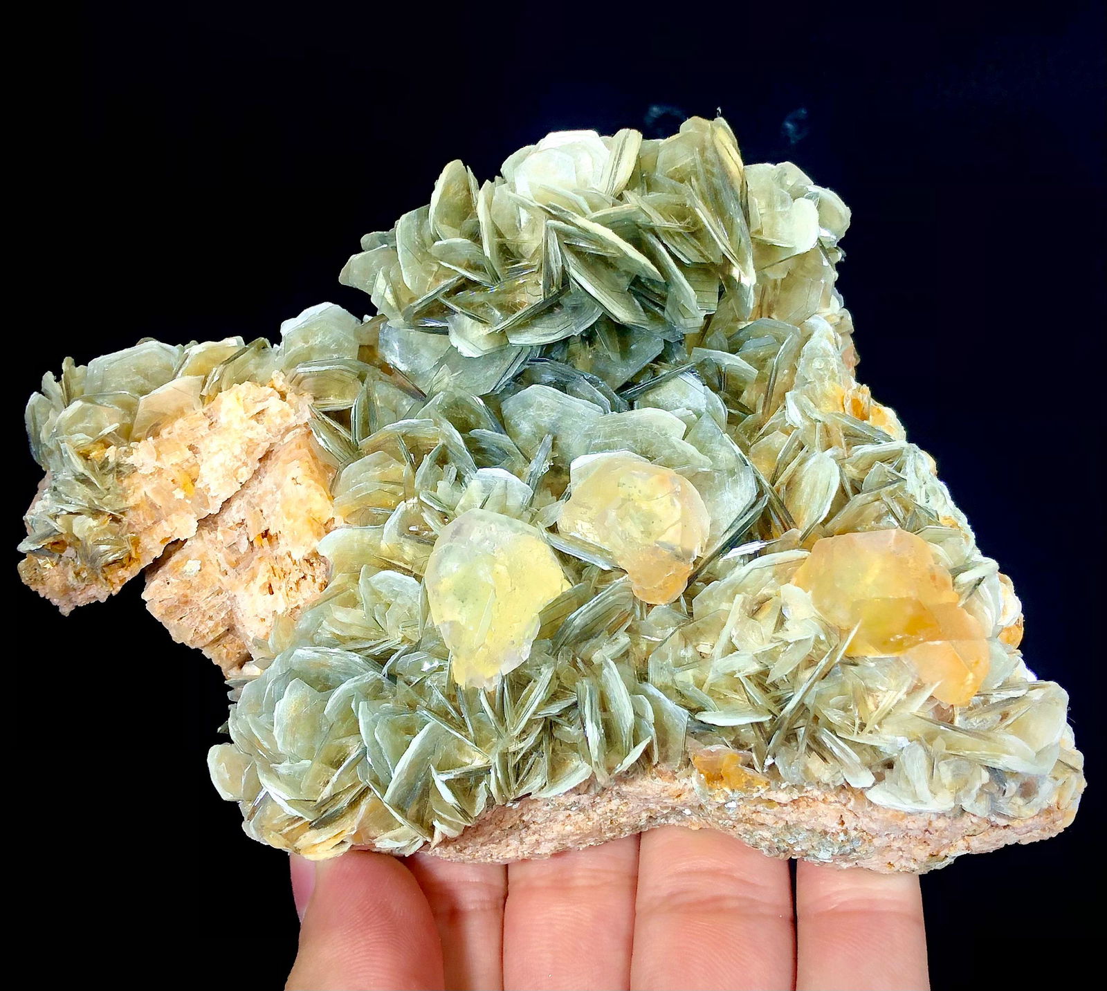 Fluorite Specimen, Natural Fluorite Crystals With Muscovite Mica ...