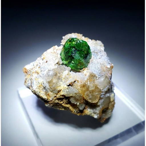 Green turmaline chromium crystal mineral stone gem (#0188) on Jan 10 ...