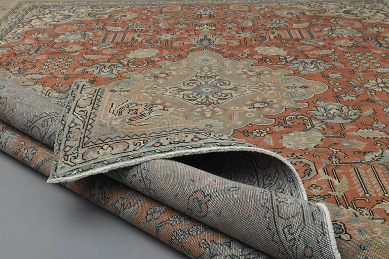 Animal Patterned Hand Knotted 9x12 Oversized Heriz Living