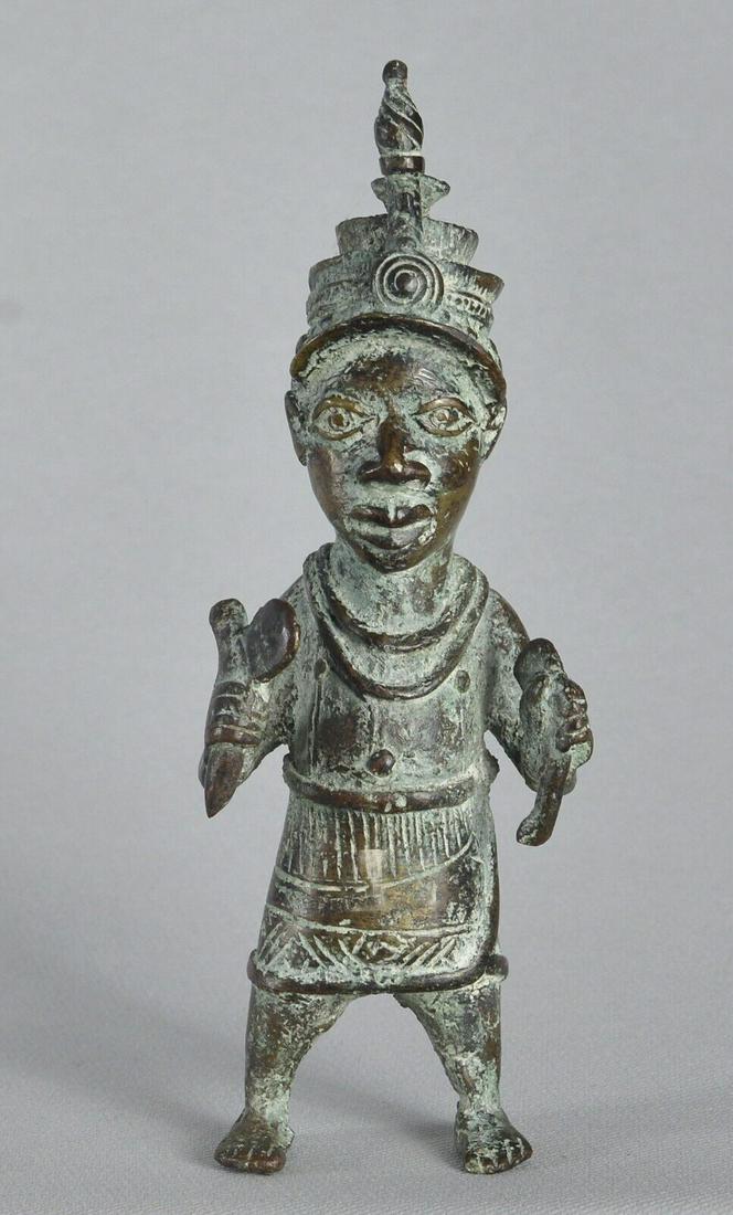 Nigeria Cute Bronze Figure Of An Oba (king Of The Benin Kingdom ) 20th ...