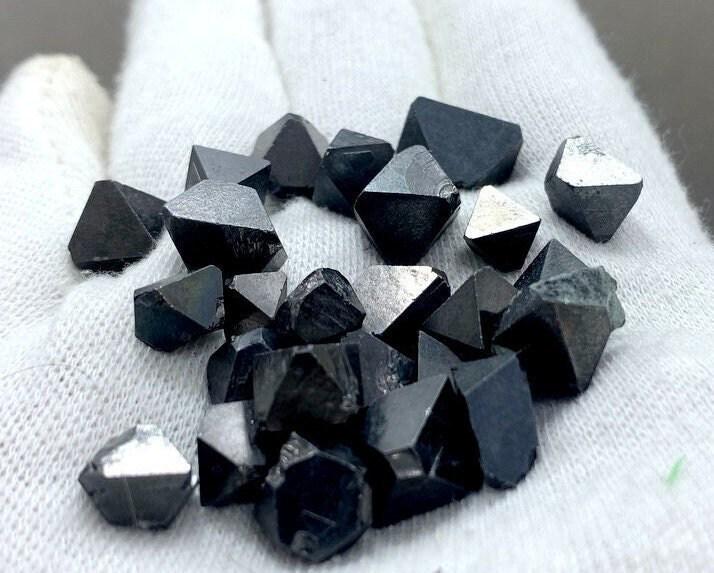50 Grams Lovely Natural Lustrous Top Quality Black Magnetite Crystals ...